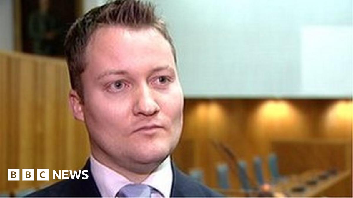 Green turns blue in surprise defection - BBC News