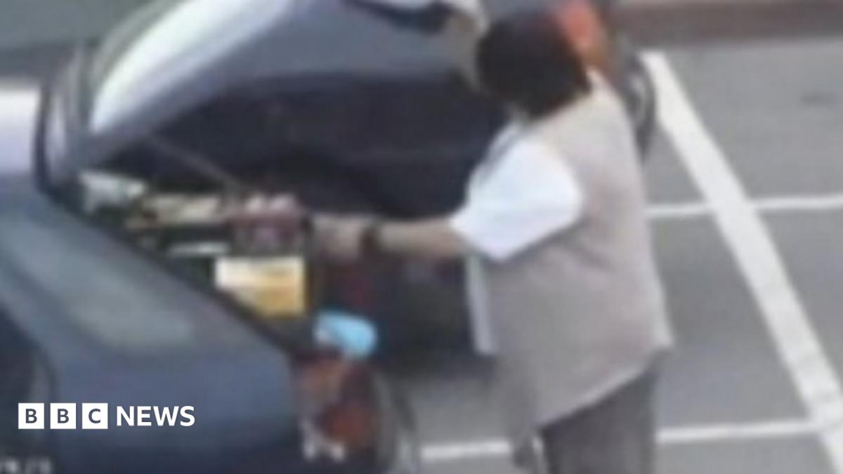 Oldham Asda botched getaway thief sentenced - BBC News