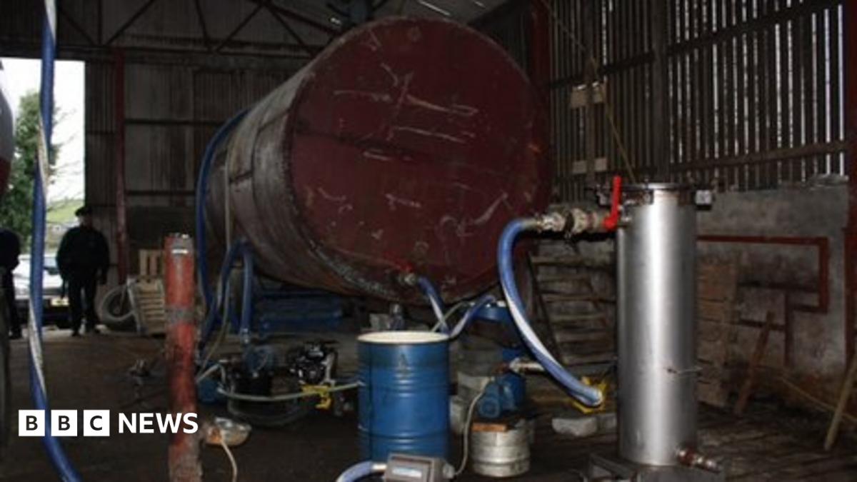 Trailer full of toxic sludge abandoned in Monaghan - BBC News