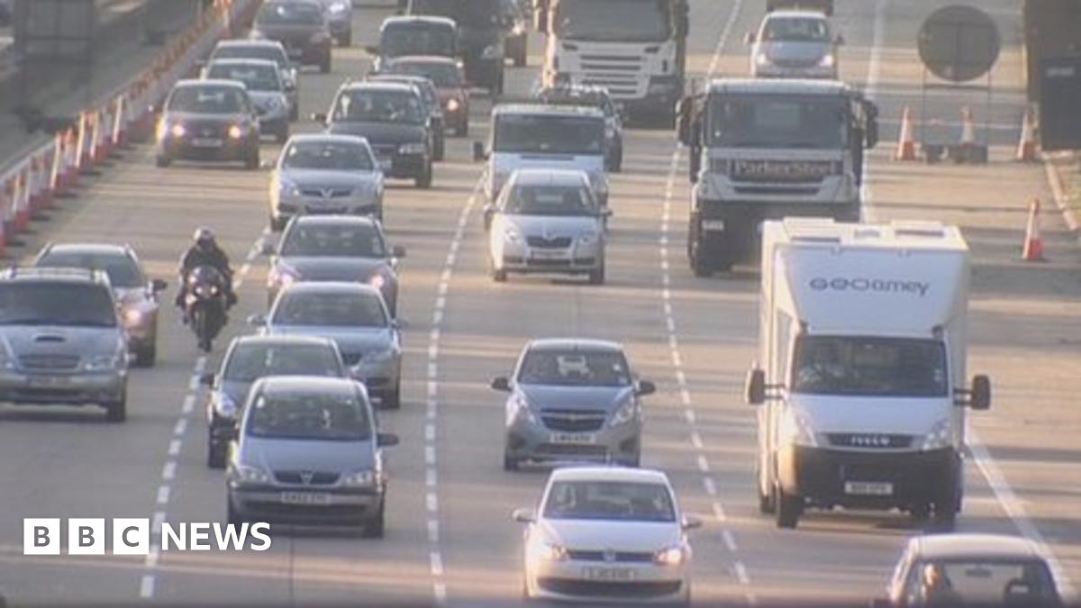 M25 sightseeing coach tours end - BBC News