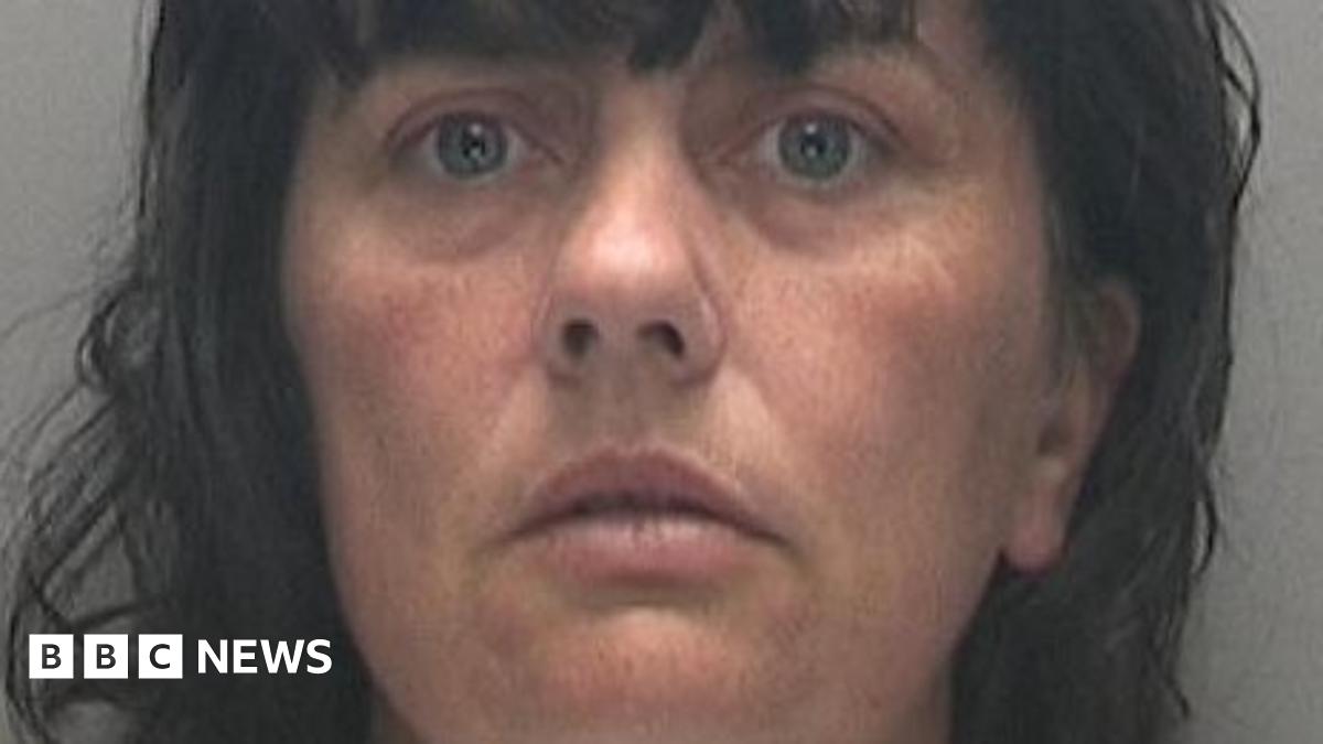 Julie Dixon jailed for David Twigg murder - BBC News