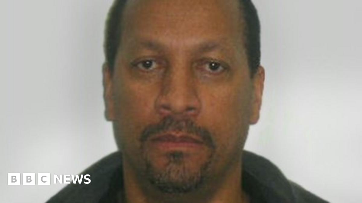 Fraud case David Checkley told to pay £20k - BBC News