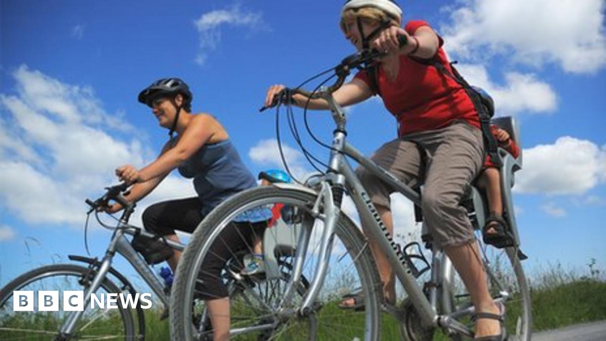 New routes to get Leeds cycling - BBC News