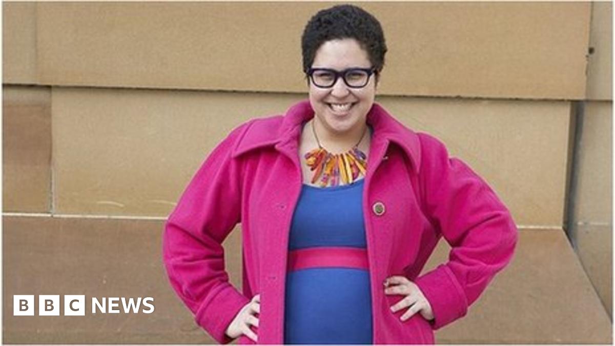 'Fatshion' blogs defiantly celebrate plus-size couture - BBC News