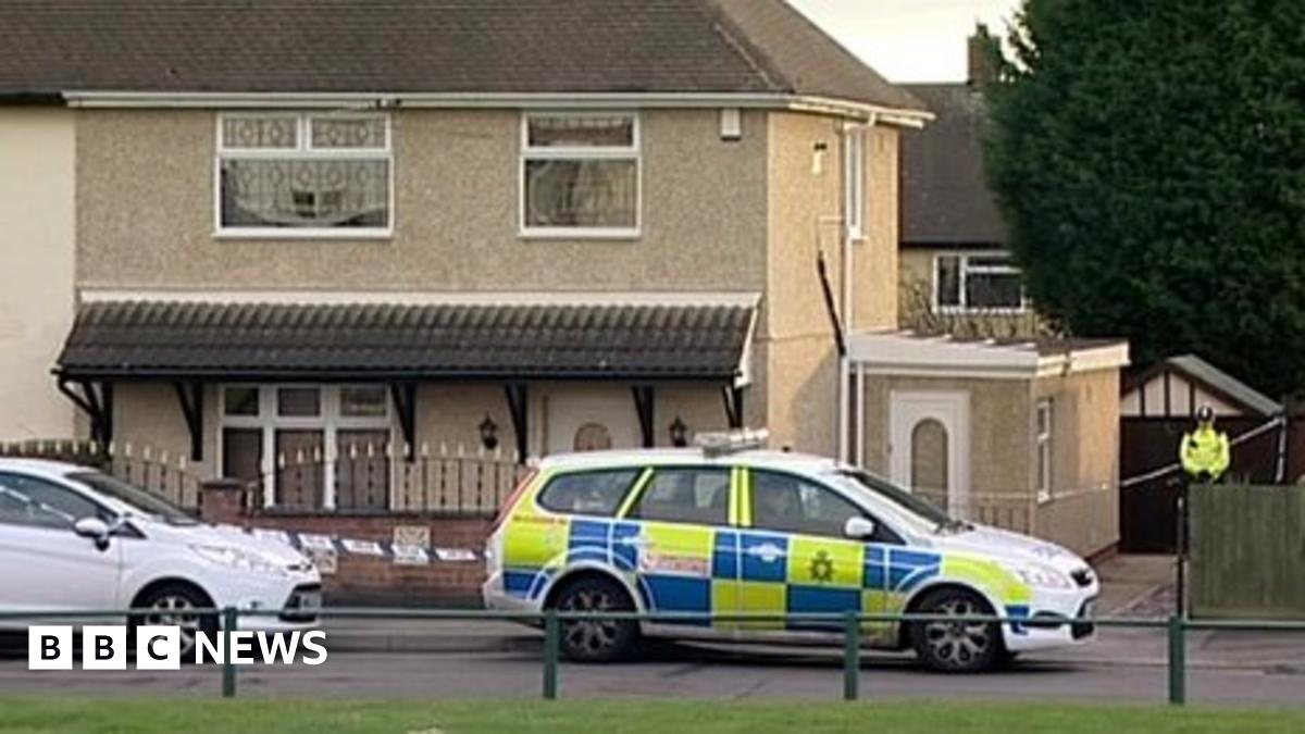 Nottingham murder victim, 56, 'had been stabbed' - BBC News