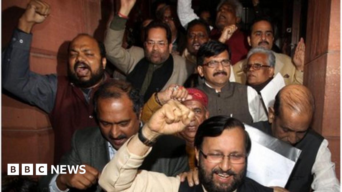 Criticism after India corruption bill vote delayed - BBC News