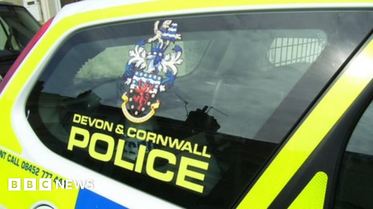 One dead and another critical in A38 crash in Cornwall - BBC News