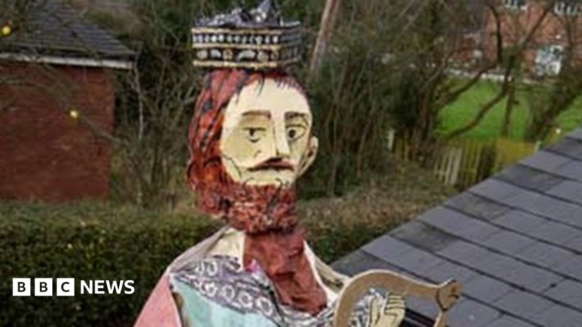 Barlaston Wassail: Celebrating an Anglo Saxon new year - BBC News