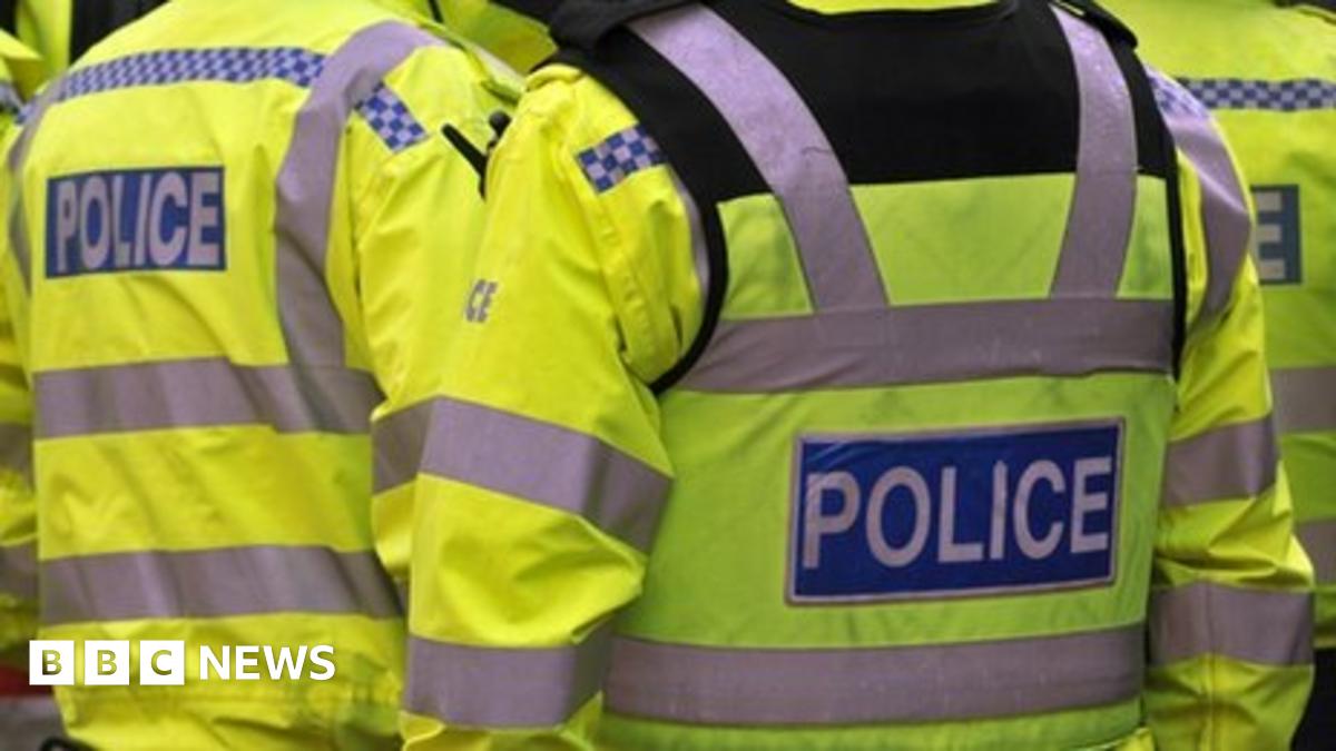 900 police and community officers have criminal record, data shows ...