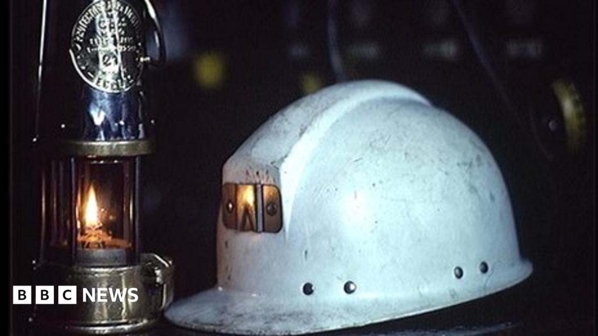Sneyd Pit disaster: Service marks 70th anniversary - BBC News