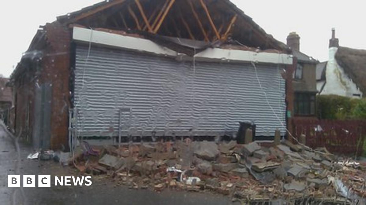 Severe winds damage Chalgrove village shop - BBC News