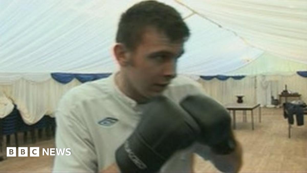 Boxer Jonjo Look back in ring after losing lower leg - BBC News