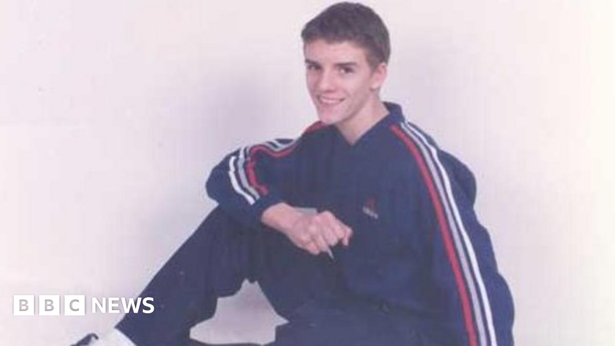 Lee Goldsmith inquiry: More tests to find cause of death - BBC News