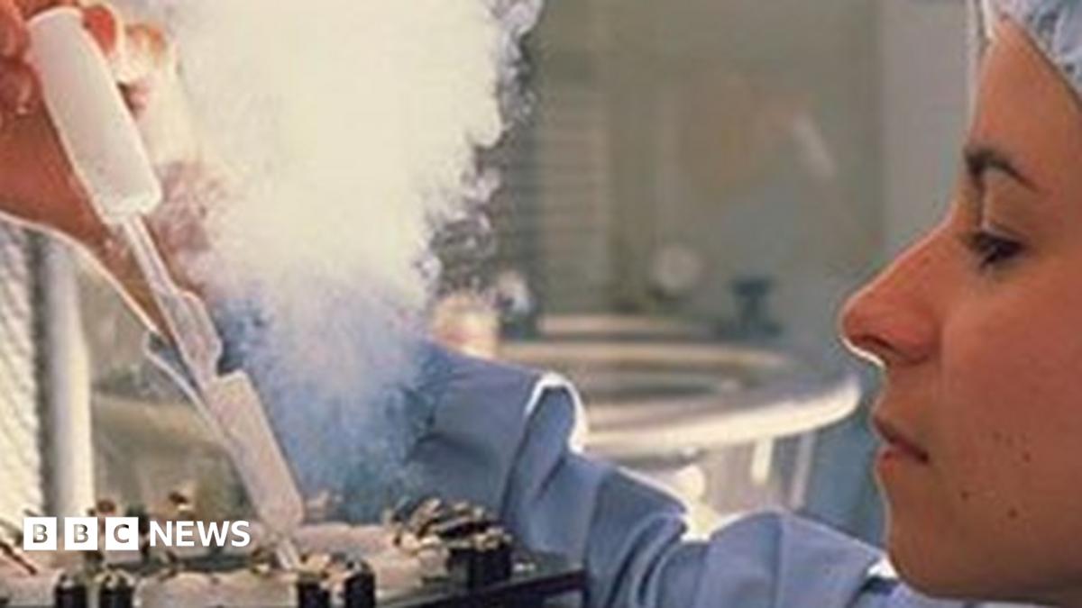 IVF: Frozen embryo babies heavier and healthier - study - BBC News