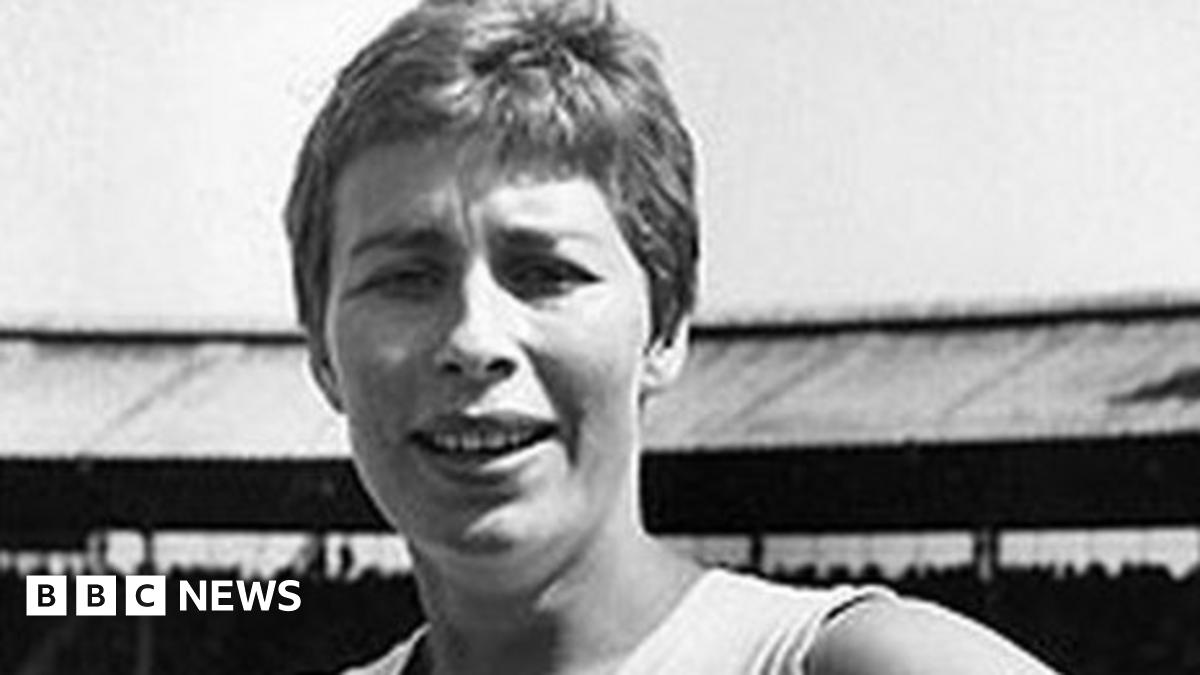 Olympic star Mary Rand given freedom of the city of Wells - BBC News