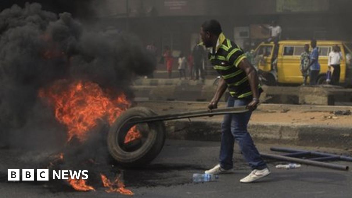Nigeria fuel strikes blocked, but unions defiant - BBC News