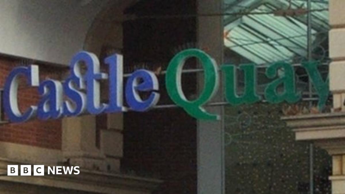 Electrical fire closes Banbury's Castle Quay Shopping Centre - BBC News