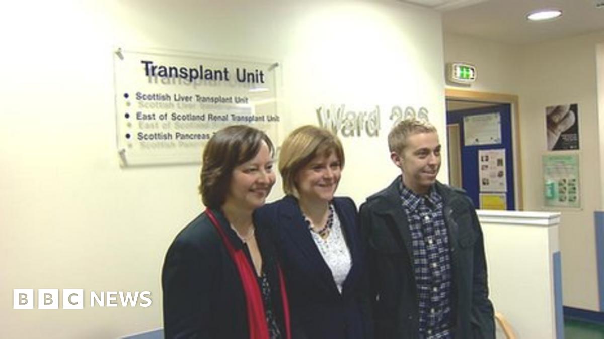 Edinburgh marks 1,000th liver and kidney transplants - BBC News