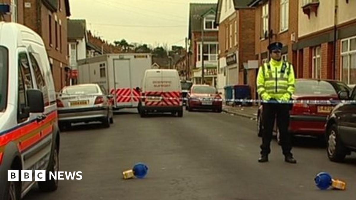 Man found dead in Leicester house - BBC News
