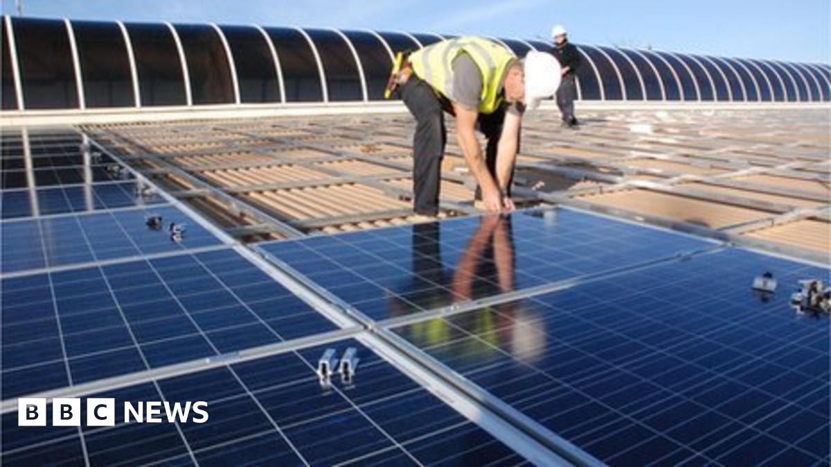 Dursley swimming pool reopens after £35,000 facelift - BBC News