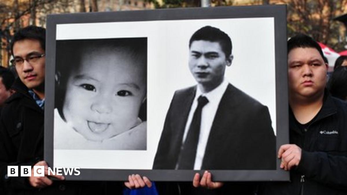 Chinese mourn father and daughter murdered in Rome - BBC News