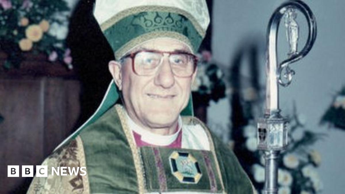 Former Bishop of St David's, Ivor Rees, dies aged 85 - BBC News