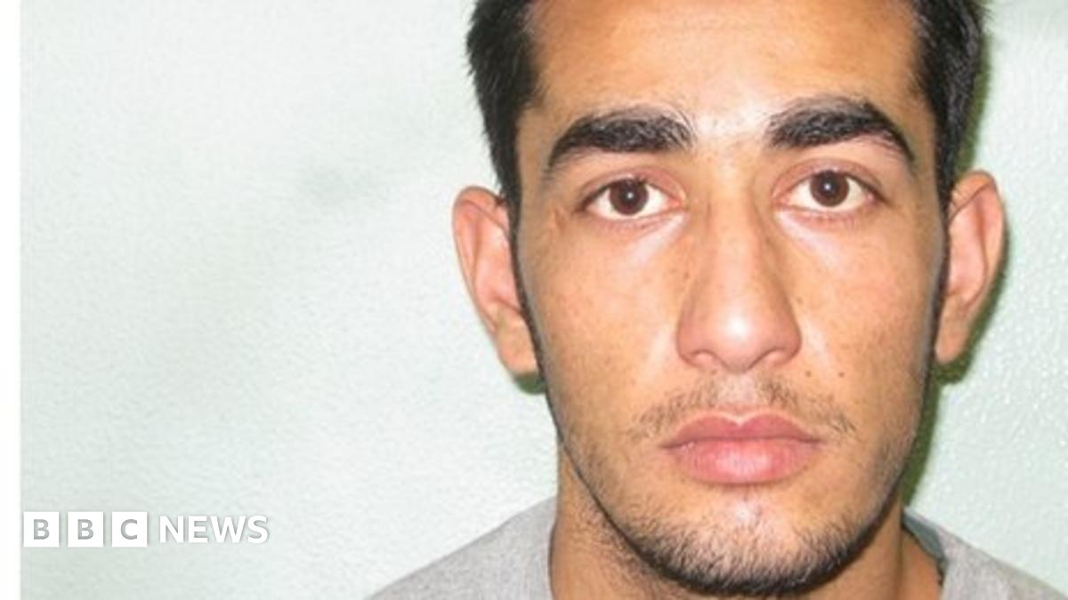 London riots: Croydon rioter's jail term extended - BBC News