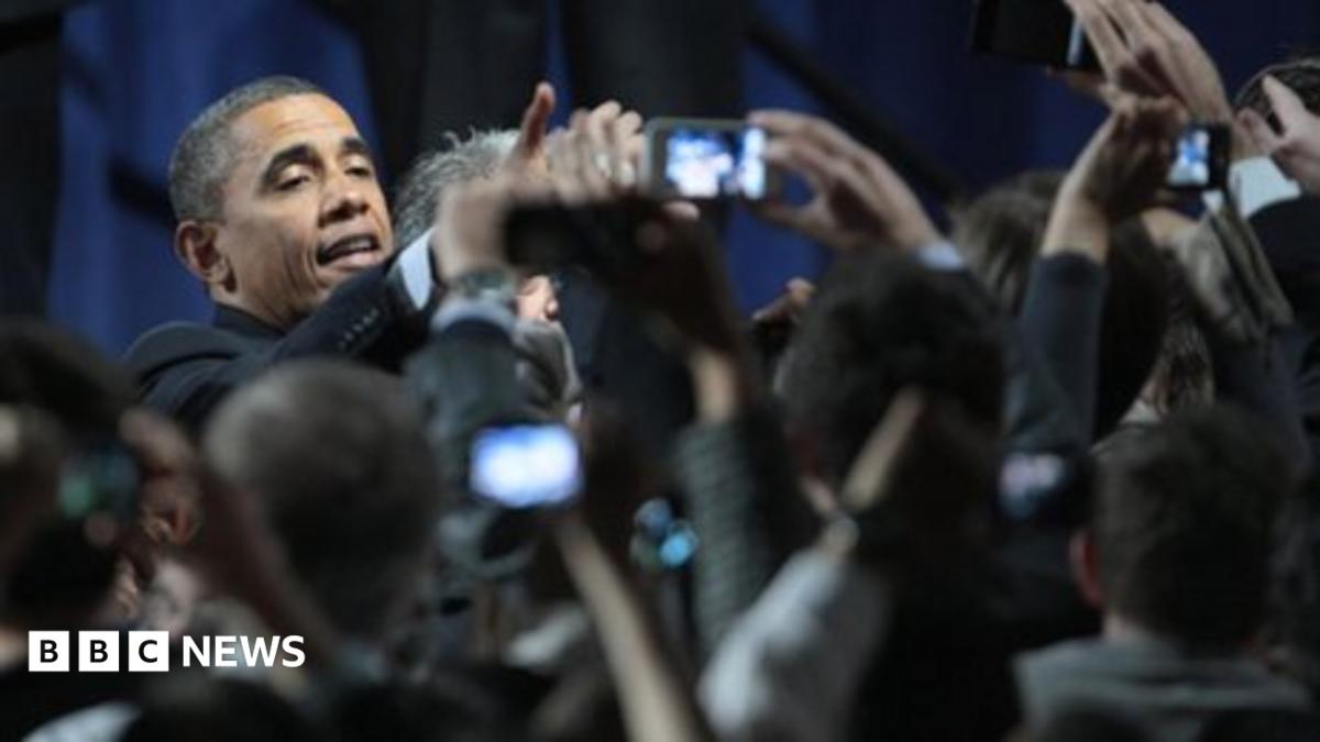 Obama 2012 campaign raises $68m in final 2011 quarter - BBC News