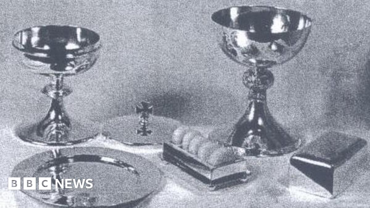 Man charged in connection with Cambridge University silver theft - BBC News