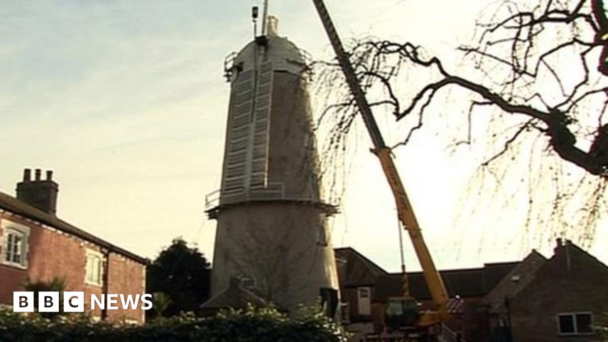 Last sail removed from Denver Windmill in Norfolk - BBC News