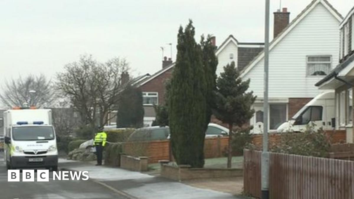 Garforth murders: Pair named as mother and daughter - BBC News
