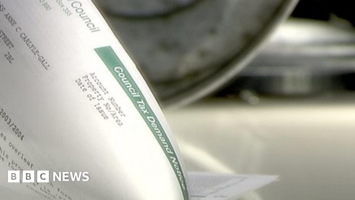 Cornwall councillor Alex Folkes got court order to pay tax - BBC News