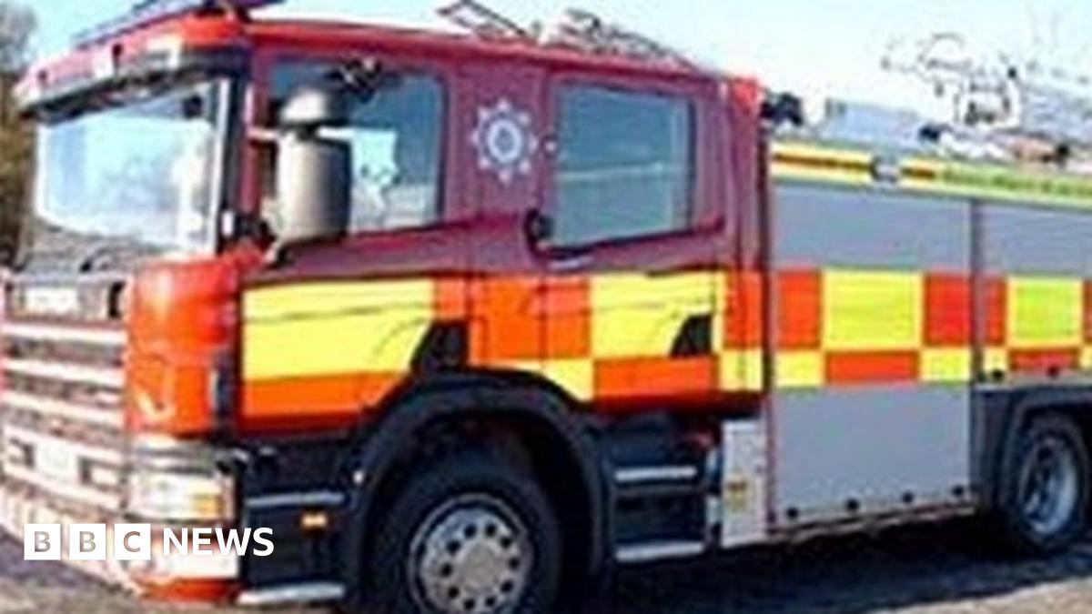 Manchester fire service cuts 'would put public at risk' - BBC News