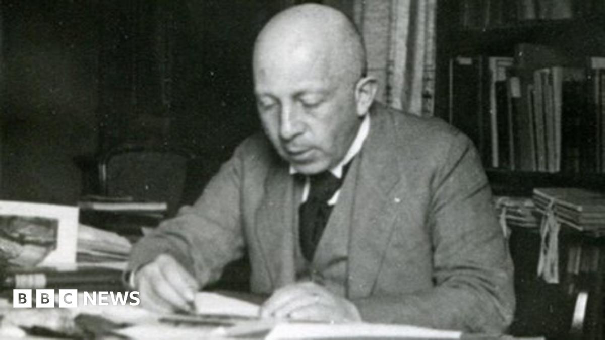 War refugee Paul Jacobsthal's Oxford life highlighted - BBC News