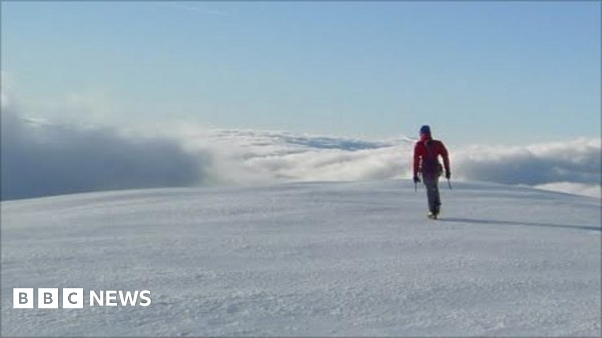 Avalanche service images record changing winter weather - BBC News