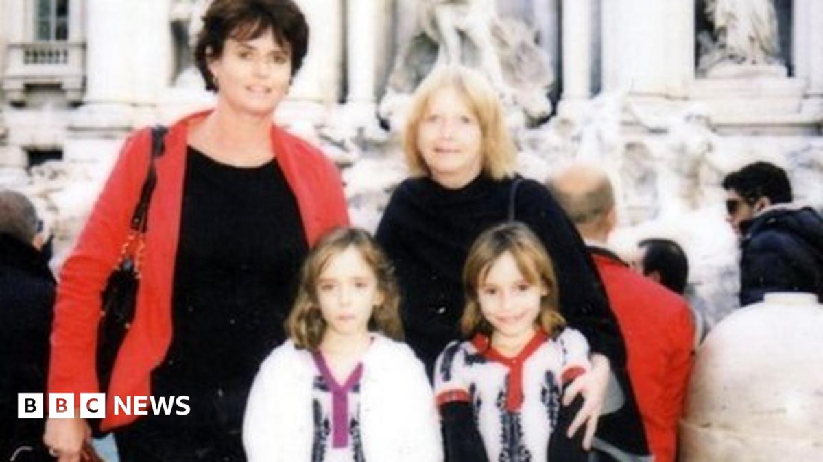 Costa Concordia: Sandra Rodgers lost husband's ashes in escape - BBC News