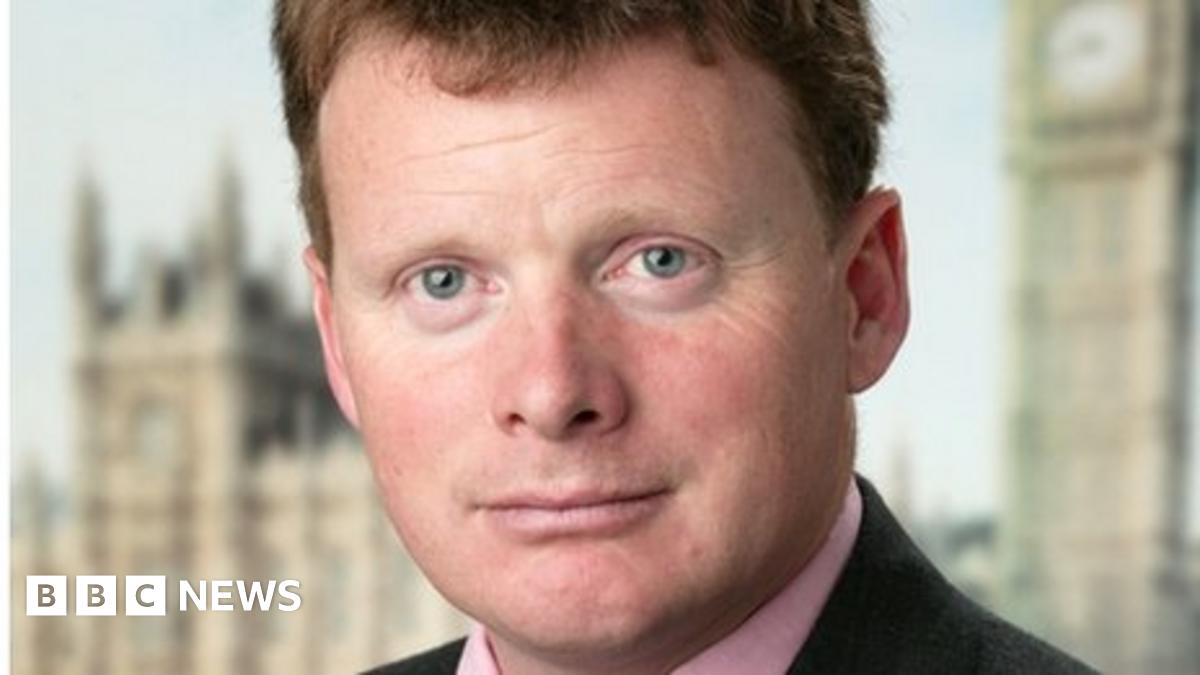 AA backs Newbury MP Richard Benyon's petrol price campaign - BBC News