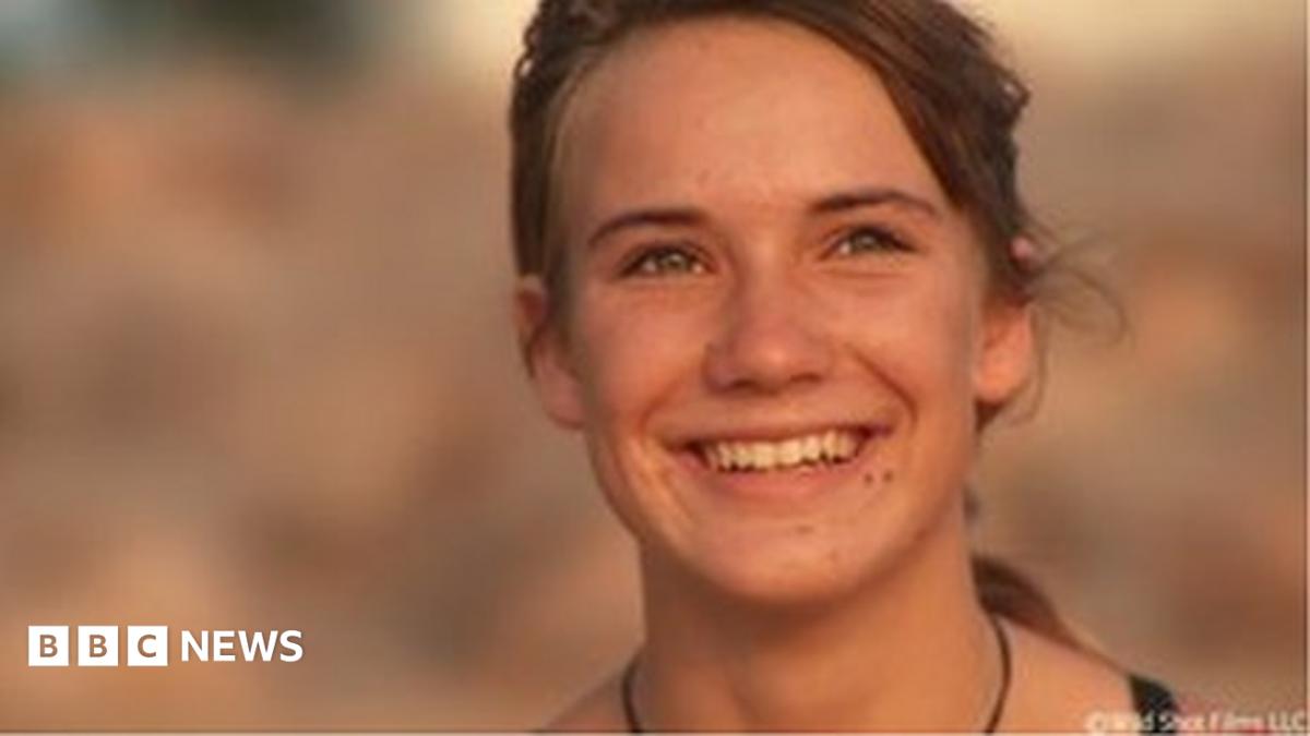 Schoolgirl sailor triumphs after battle with authorities - BBC News