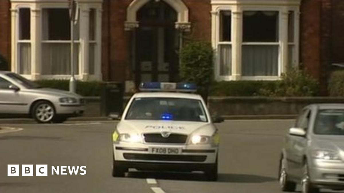 East Midlands police sign collaboration agreement - BBC News