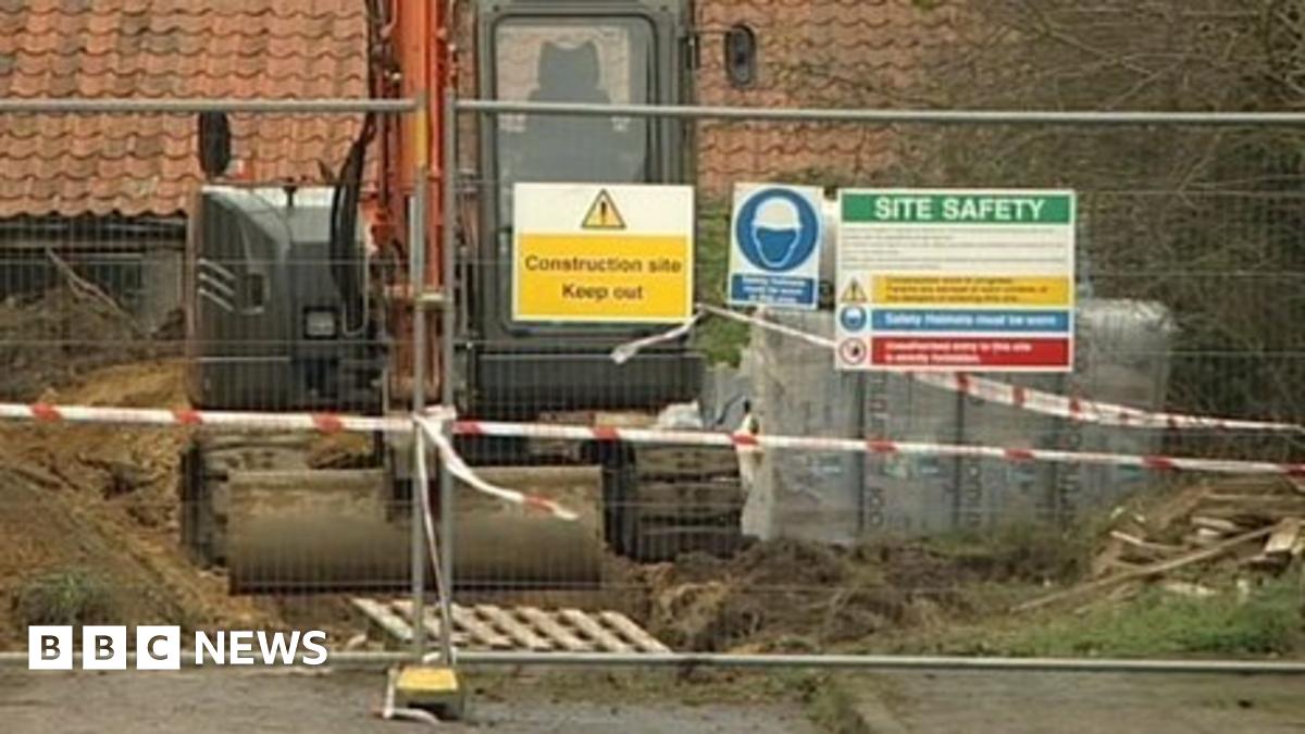 Man badly injured in Ipswich digger accident - BBC News