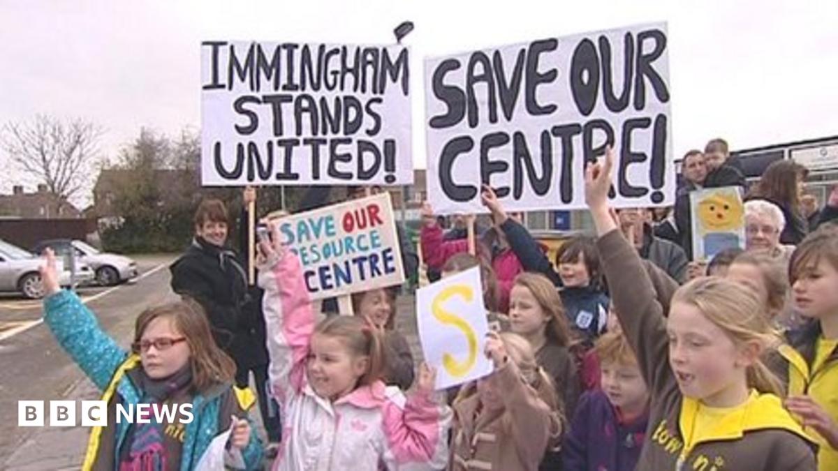 Immingham Resource Centre closure protest held - BBC News