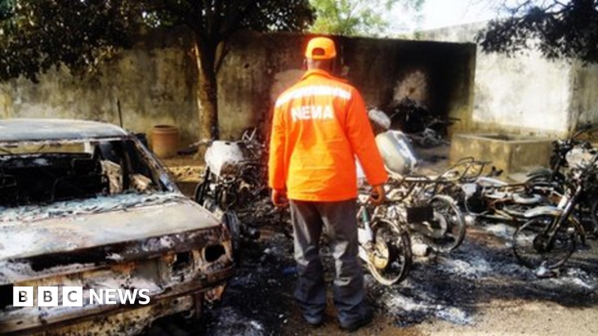 Nigeria violence: Scores dead after Kano blasts - BBC News