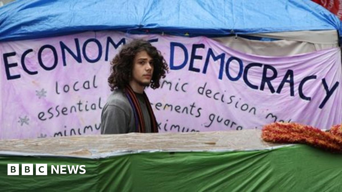 Trust in government has 'suffered a severe breakdown' - BBC News