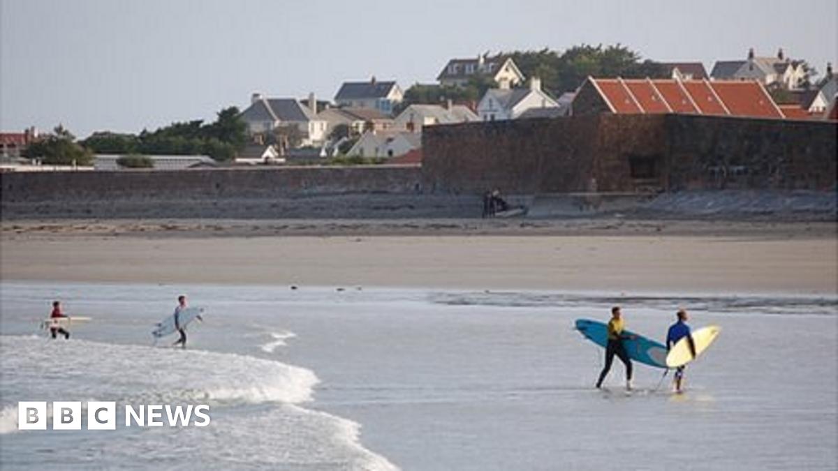 Guernsey surf school puts in bid to move - BBC News