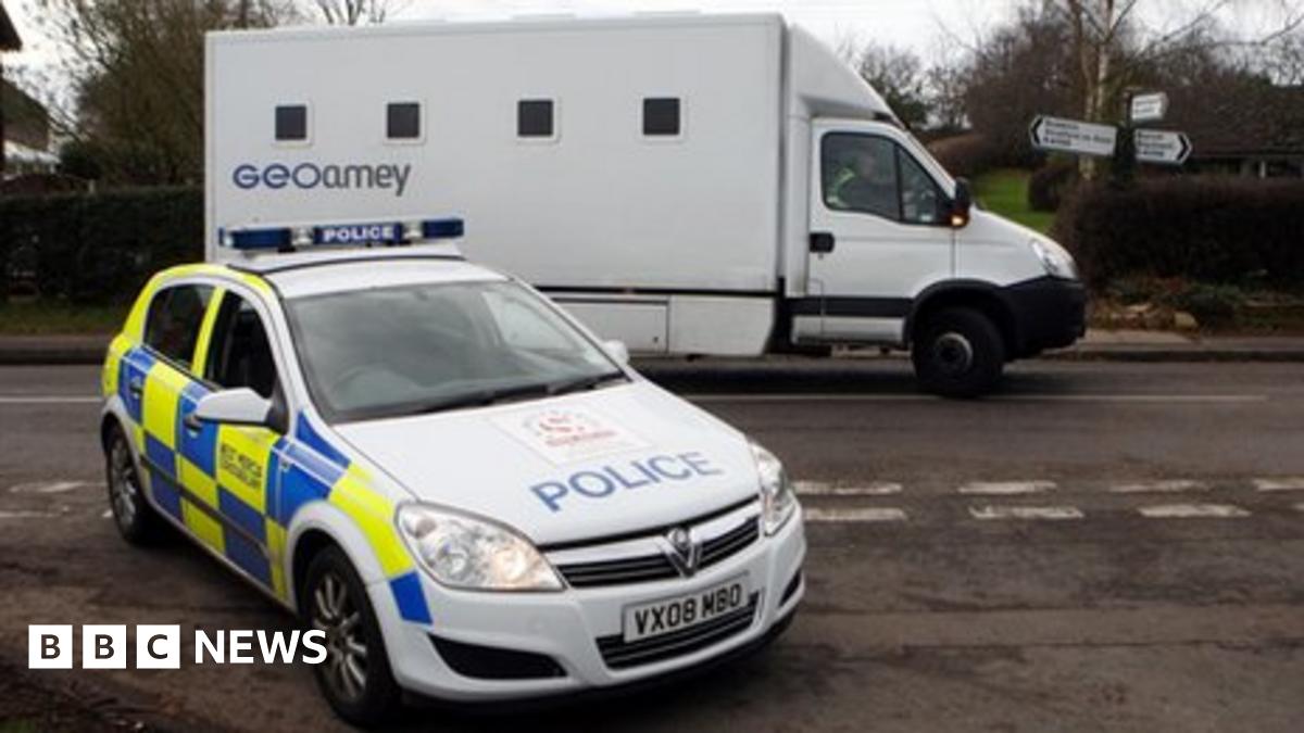 John Anslow escape: Reward offered for information - BBC News