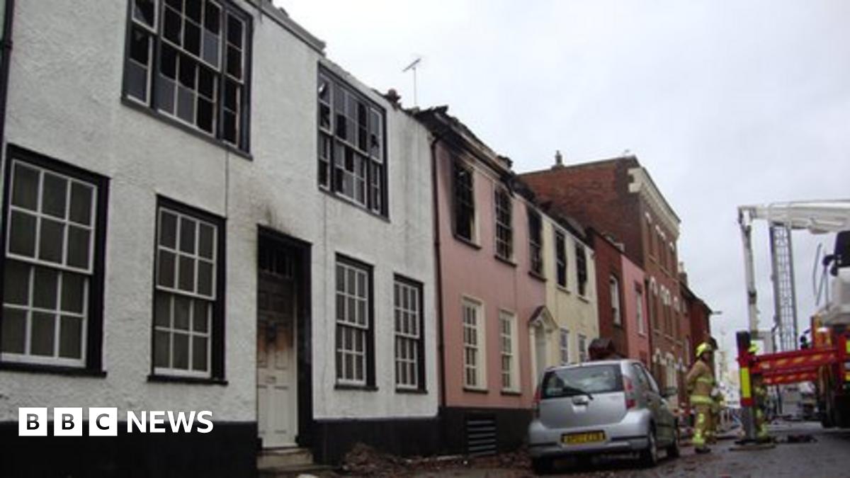 Harwich fire: Work to start on rebuilding damaged homes - BBC News