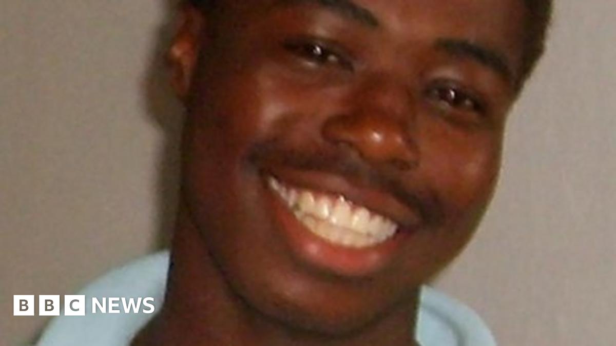 The gang war being waged on Britain's streets - BBC News