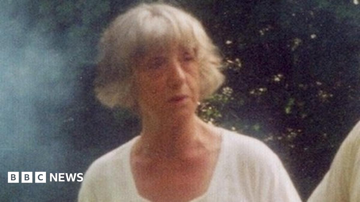 Irene Lawless murder inquiry: Family pays tribute - BBC News