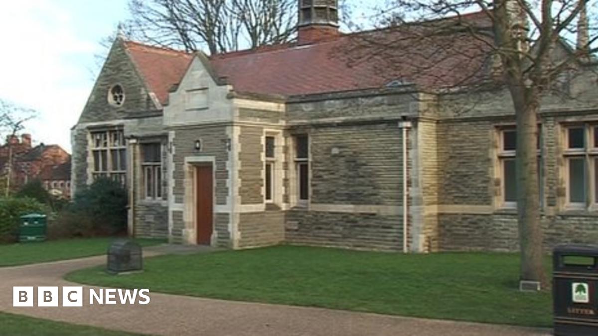 Sale of Gilstrap Centre in Newark opposed - BBC News