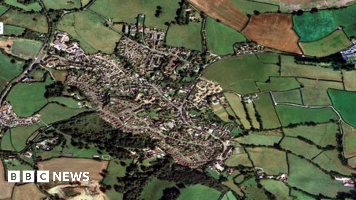 Teignbridge council unveils plan for 1,500 homes - BBC News